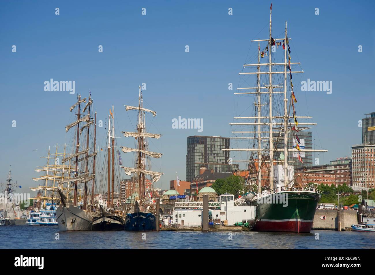 Sailing ships during the Hafenfest, harbour festival, Hamburg Stock ...