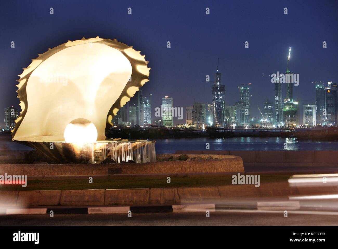 Pearl Monument, Corniche, Doha Bay, newly constructed buildings, high ...
