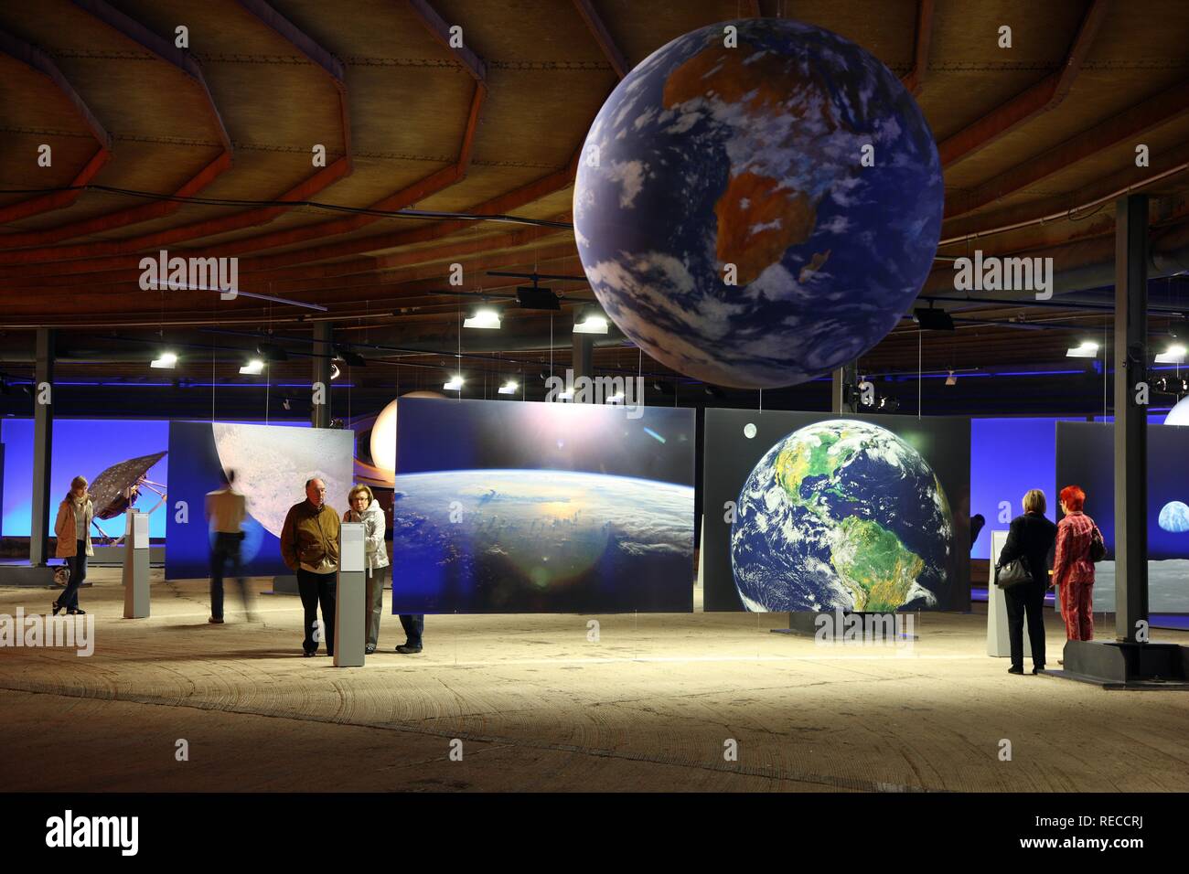 Three-dimensional representation of the Sun and her planets, Out of ...