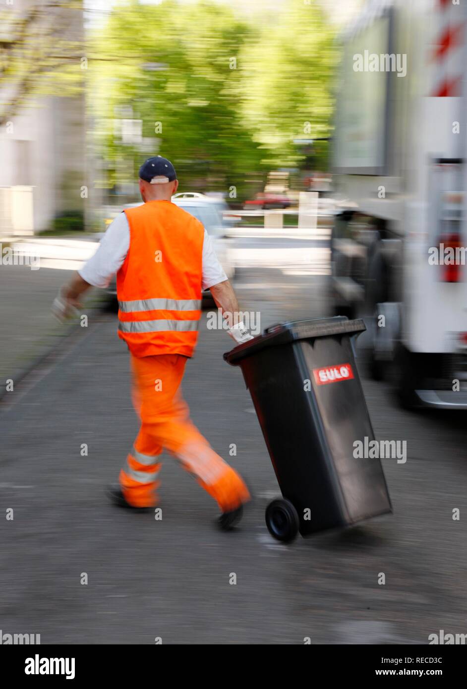 Garbage collection hi-res stock photography and images - Alamy