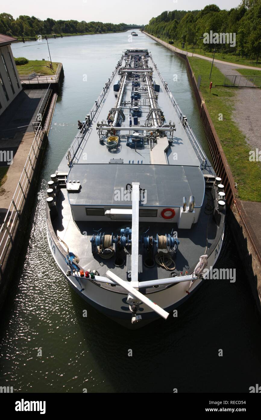 Lock at the Wesel-Datteln-Canal, for inland freight ships, locks near ...