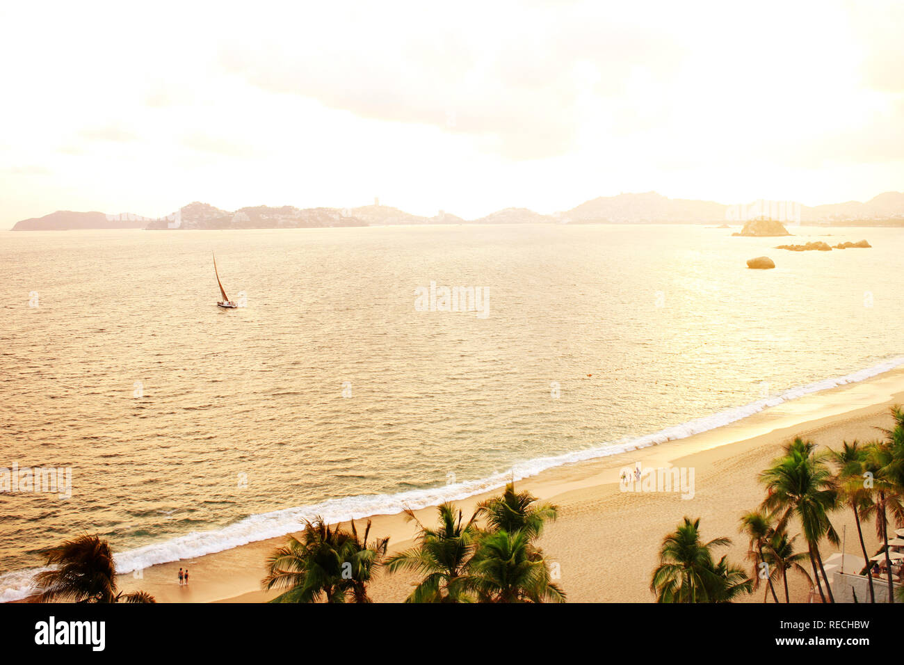 Sunset pacific ocean acapulco hi-res stock photography and images - Alamy