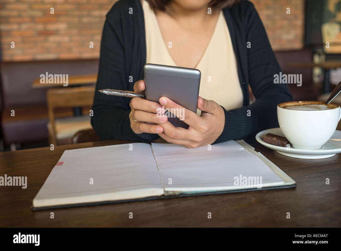 Beautiful lady using smartphone hi-res stock photography and images - Alamy