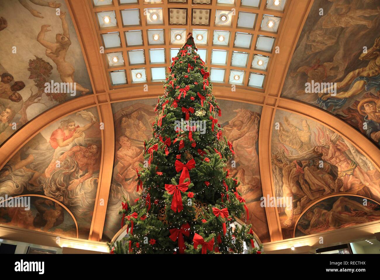 Department store decoration christmas tree hi-res stock photography and ...