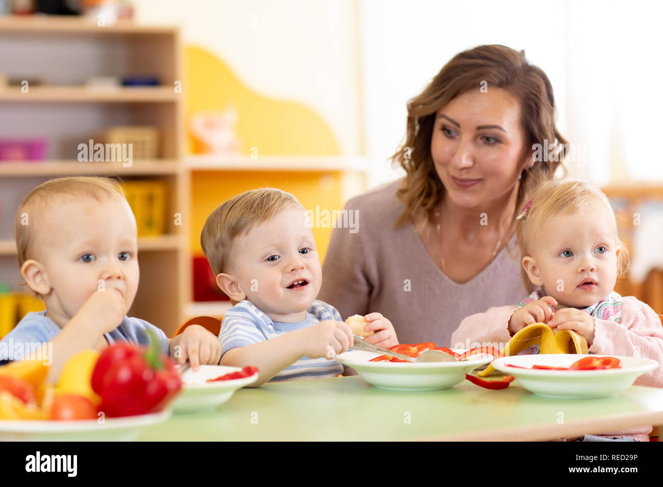 Kids eating breakfast at daycare hi-res stock photography and images ...
