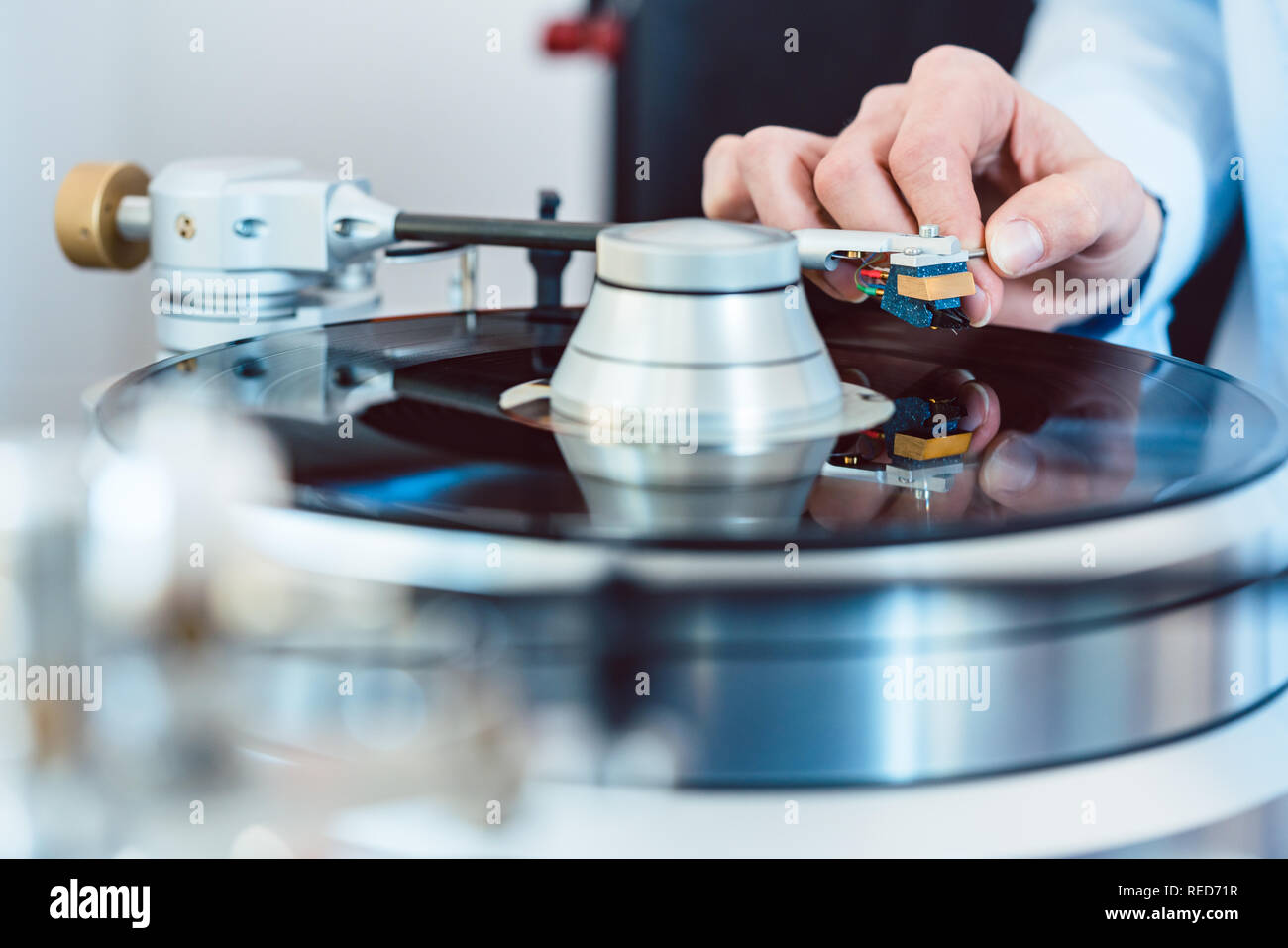 Record on turntable hi-res stock photography and images - Alamy