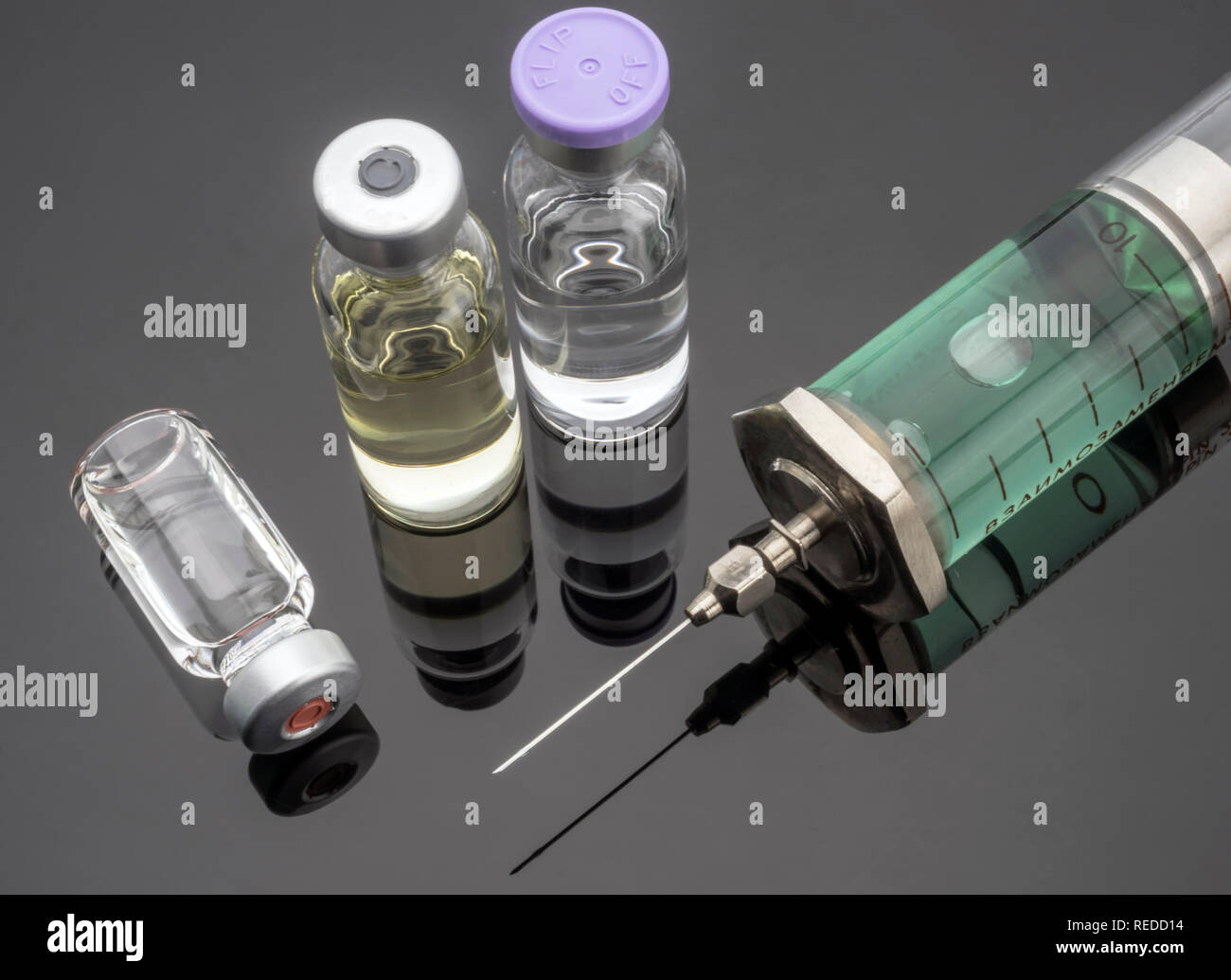 Vintage insulin syringe insulin vial hi-res stock photography and ...