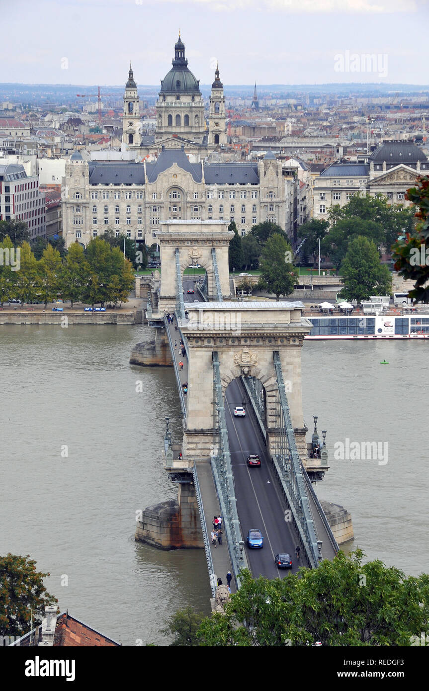 The Széchenyi Chain Bridge is a suspension bridge that spans the river ...