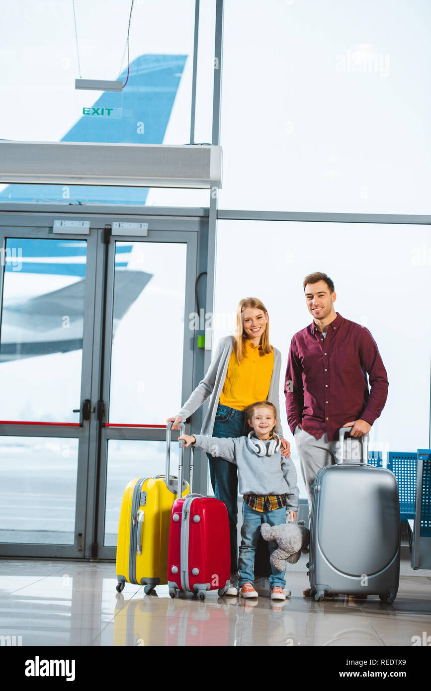 Family standing with luggage airport hi-res stock photography and ...