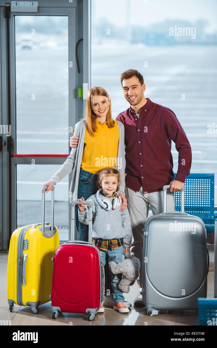 Family standing with luggage airport hi-res stock photography and ...