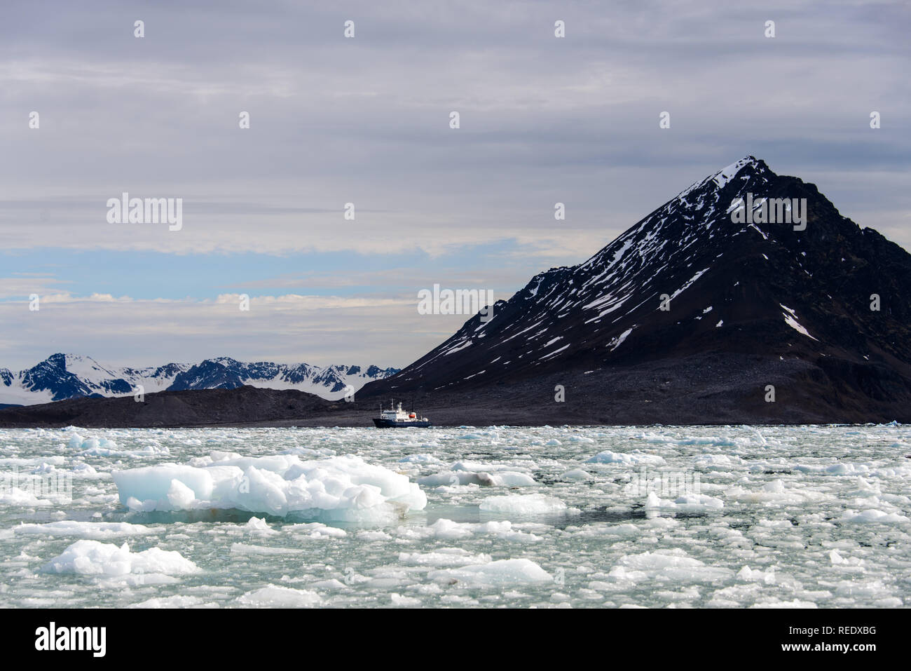 Arctic landscape in Svalbard Stock Photo - Alamy