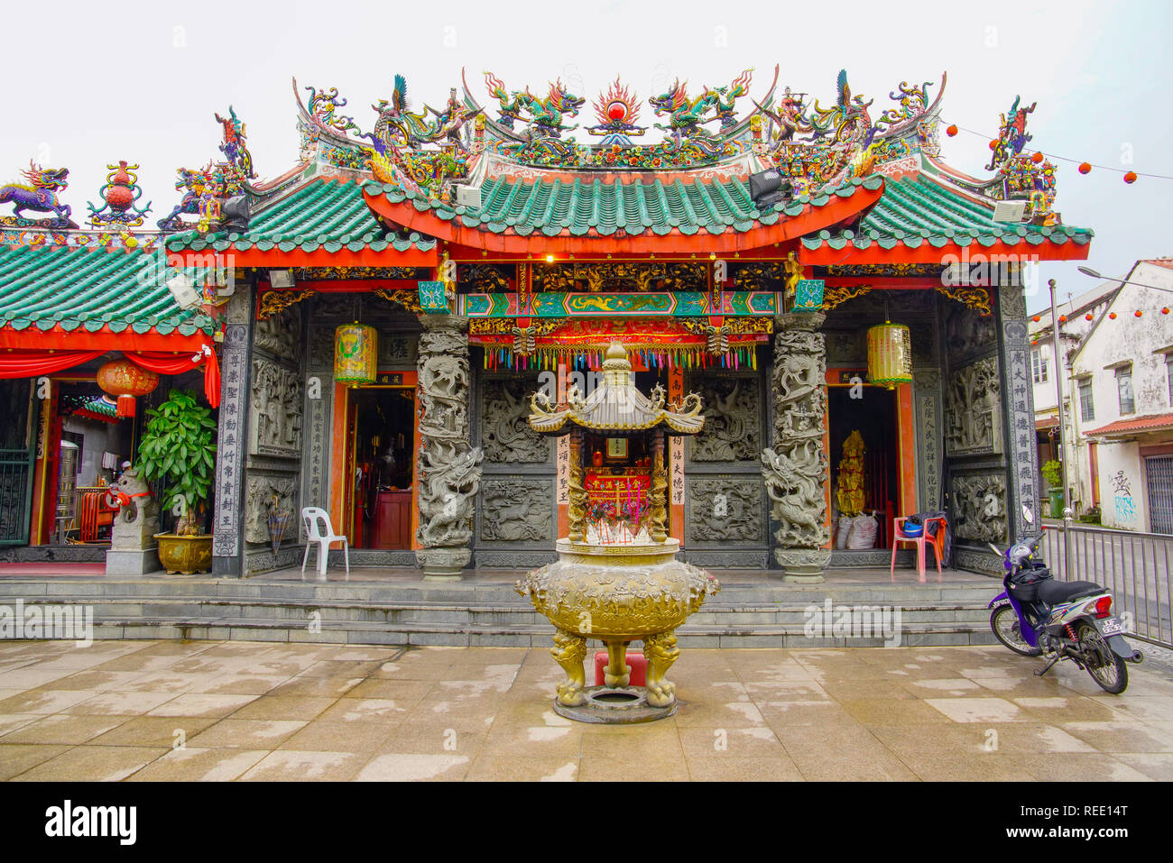 Malaysia sarawak kuching chinatown hi-res stock photography and images ...