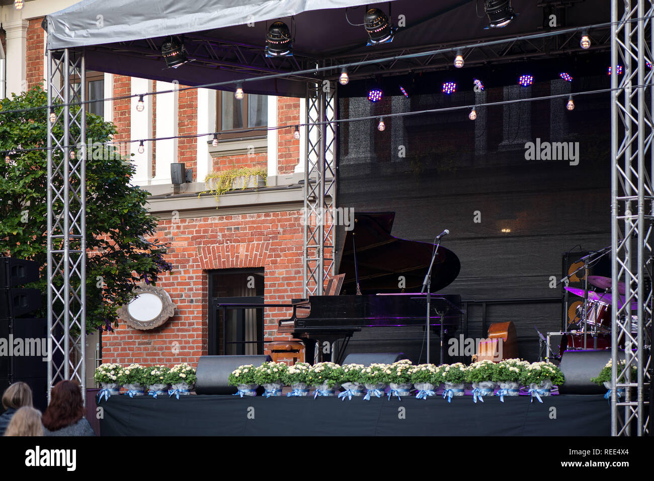 Piano With Flowers High Resolution Stock Photography and Images - Alamy