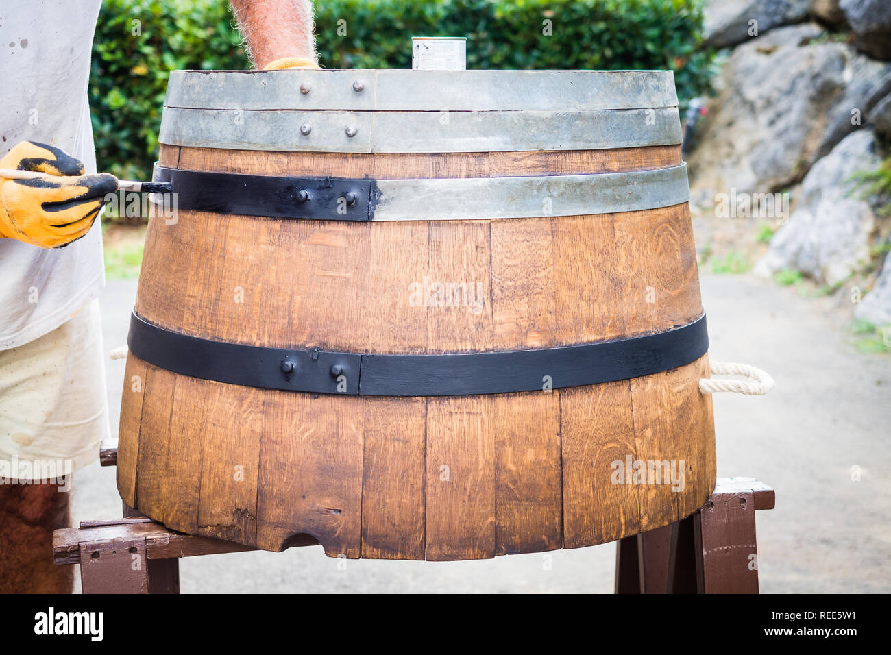 Half barrel hi-res stock photography and images - Alamy