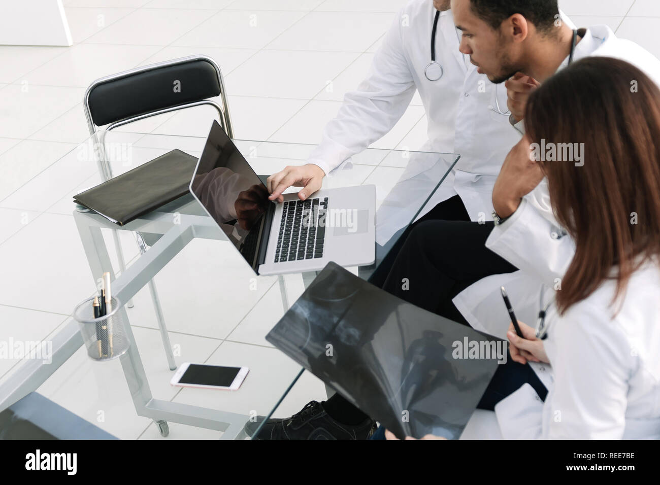 group of doctors using a laptop to analyze the x-ray Stock Photo - Alamy
