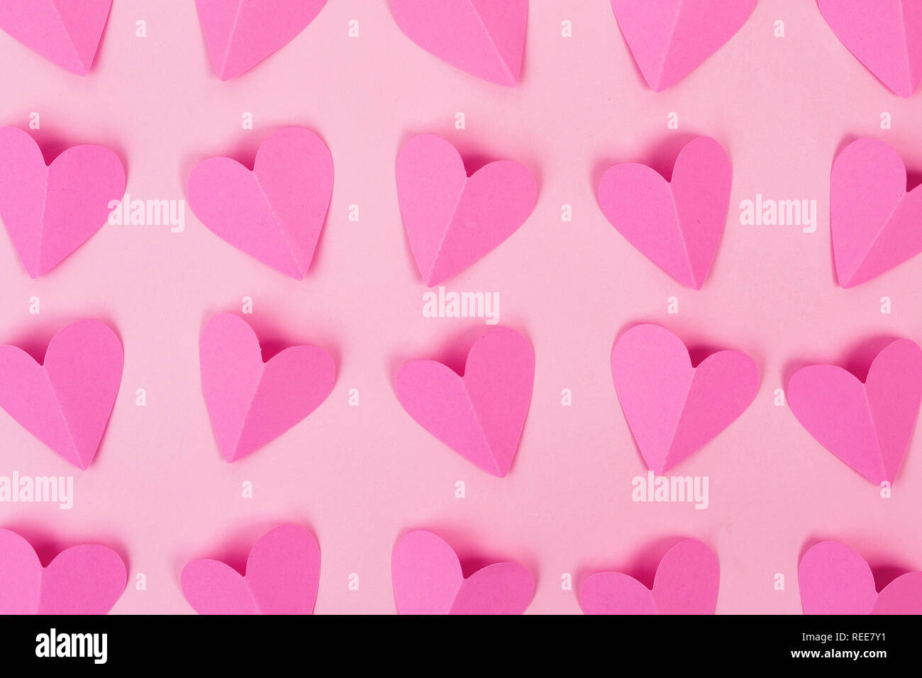 Flat lay of paper hearts. Paper hearts background Stock Photo - Alamy