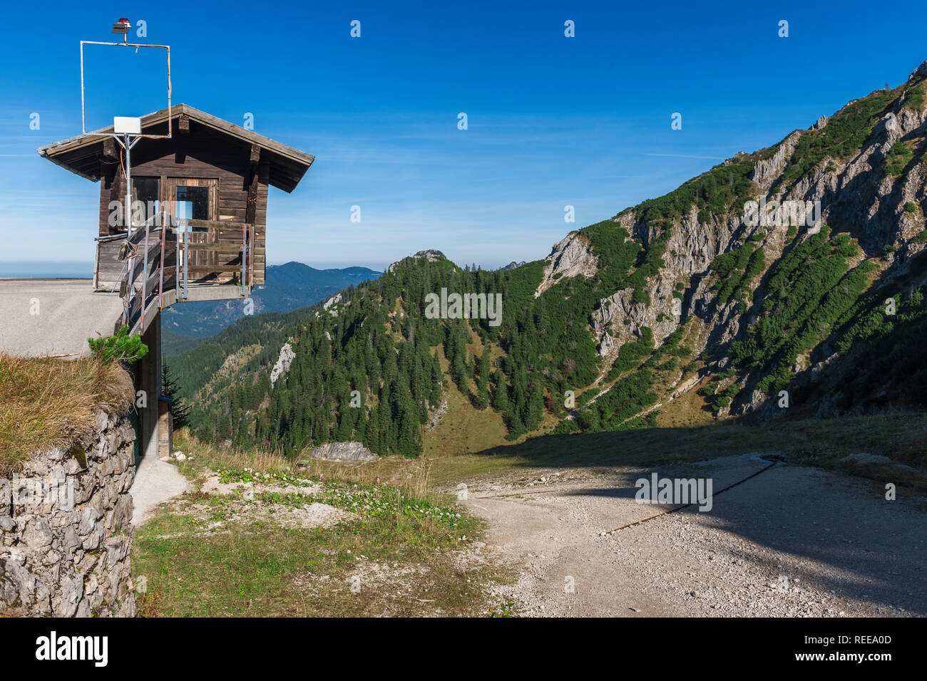 Mountain overhang hi-res stock photography and images - Alamy