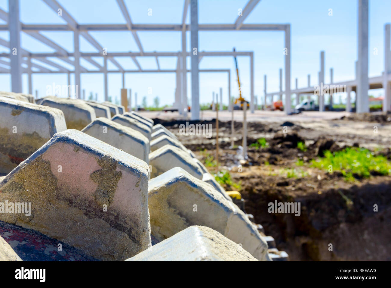 Detail view on spikes, pattern tracks of huge road roller for ...