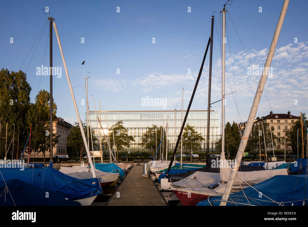 From Mythenquai landing stage to building. Swiss Re Office headquarters ...