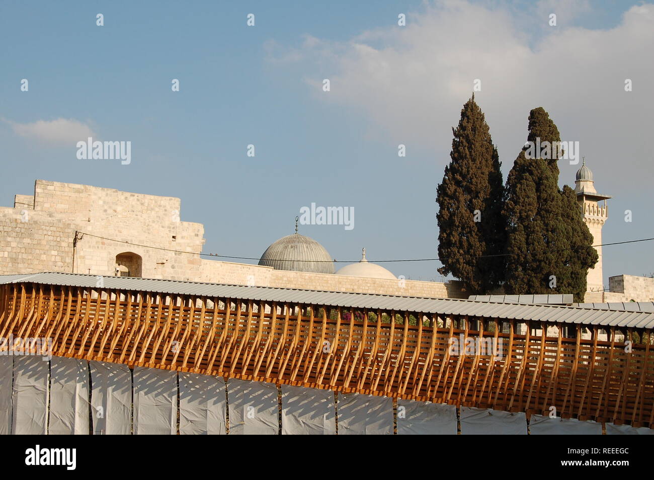 Wooden walkway to Temple Mount Jerusalem Stock Photo - Alamy