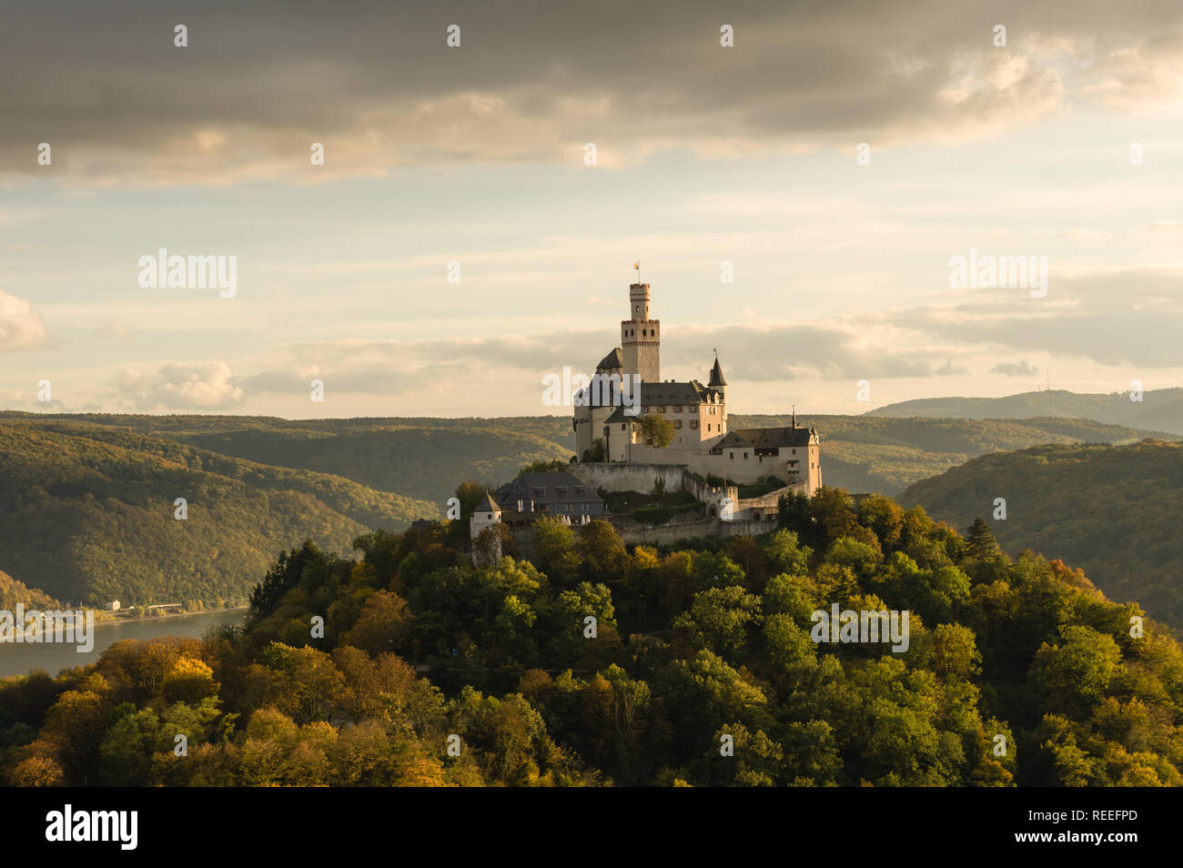 beautiful view to Marksburg castle at river rhine in autumn, braubach ...