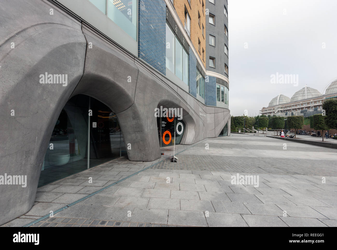 Roca London Gallery, futuristic showroom in Chelsea Harbour designed by ...