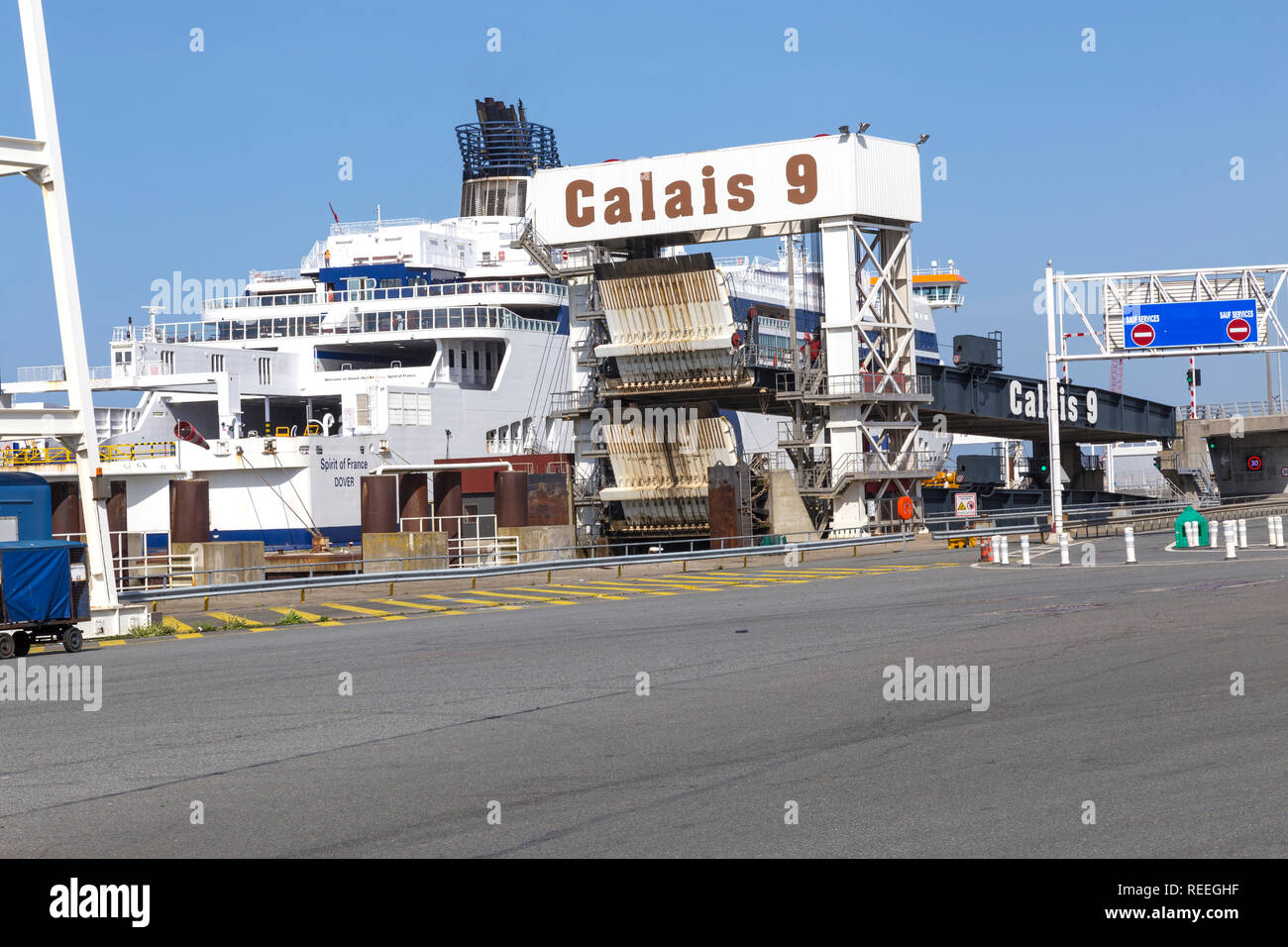 Calais harbour port Stock Photo - Alamy