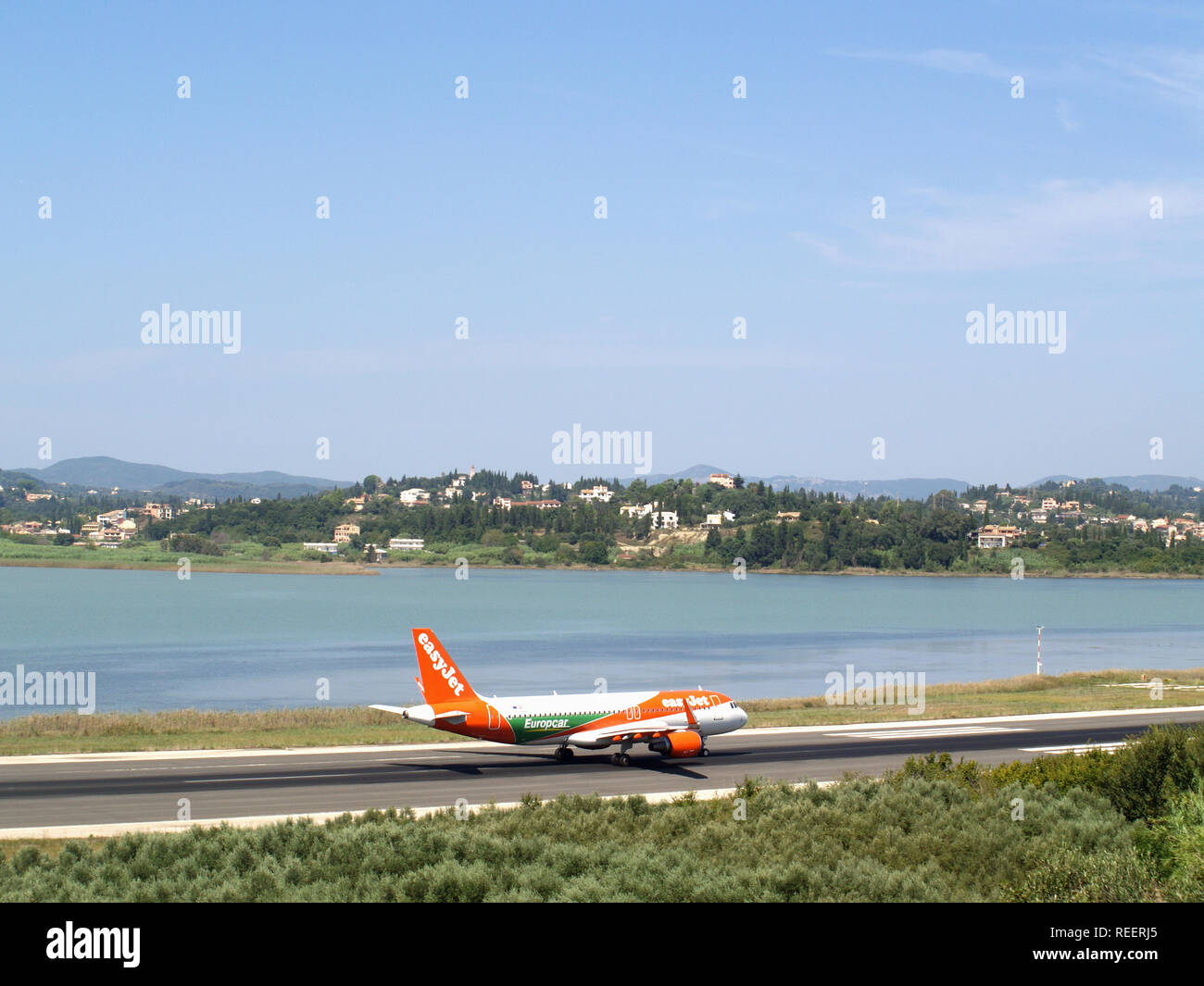 Easyjet, Airbus A320-214 flight number OE-IVV taking off at Ioannis ...