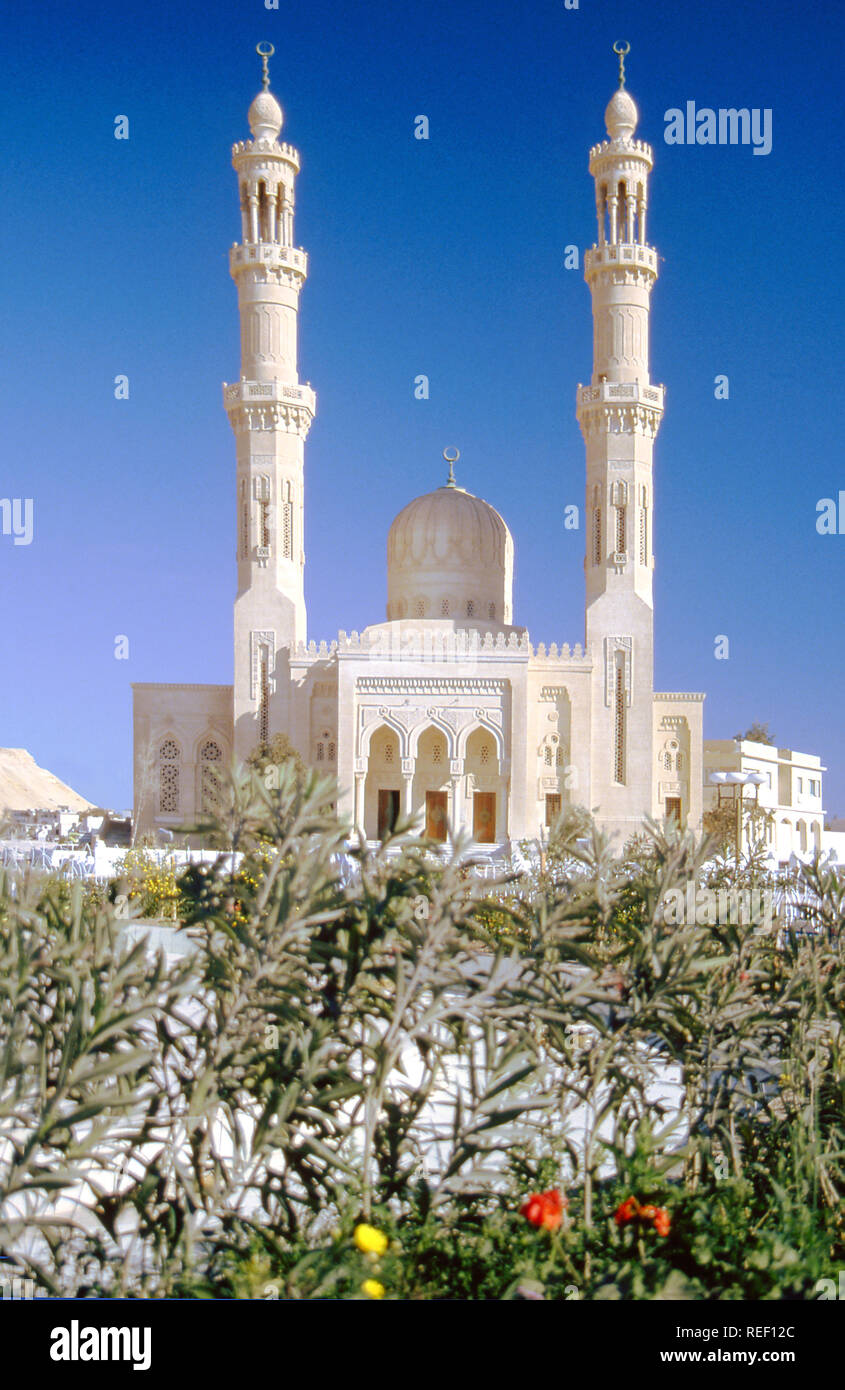The mosque in the town of Hurghada in Egypt Stock Photo - Alamy