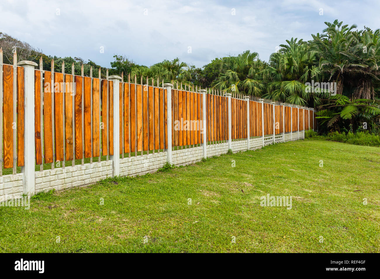 Boundary wall hi-res stock photography and images - Alamy