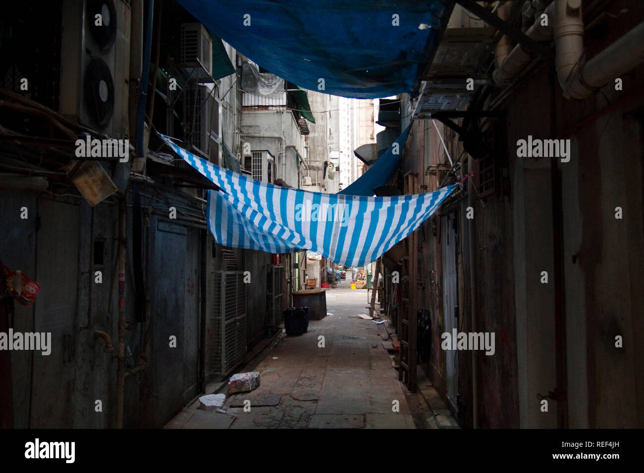 Back alleyway hi-res stock photography and images - Alamy