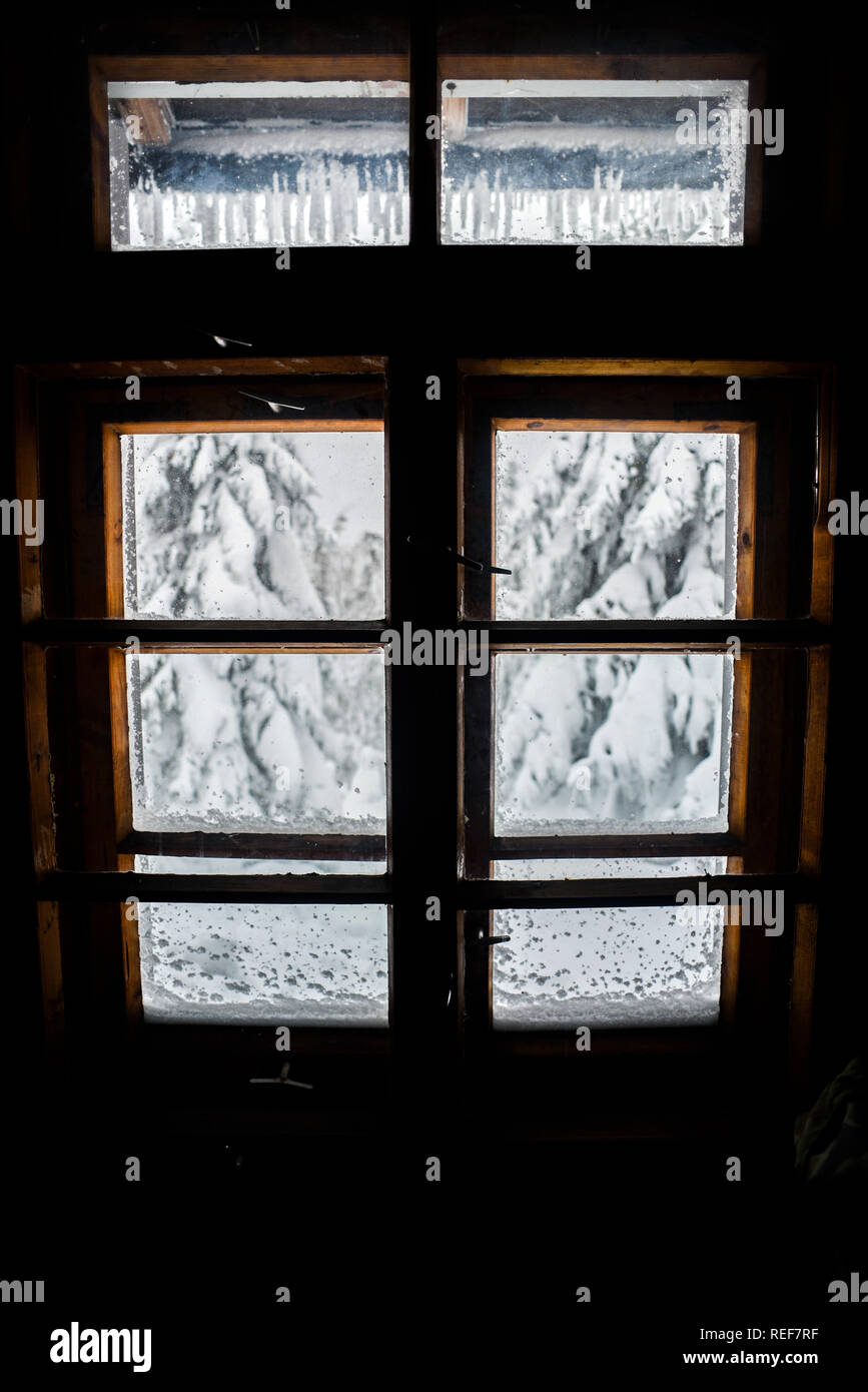 Frost inside windows hi-res stock photography and images - Alamy