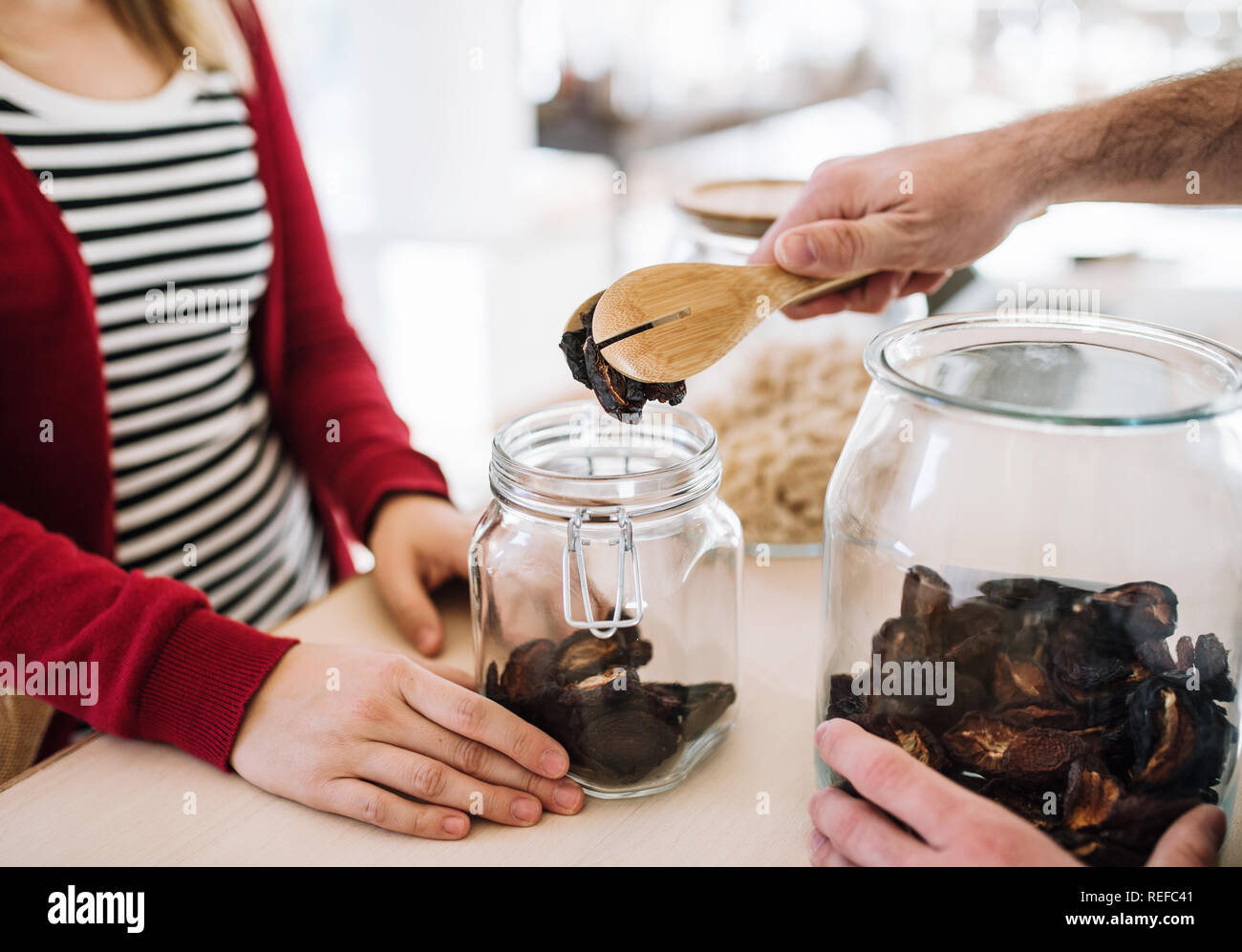Zero waste shop hi-res stock photography and images - Alamy
