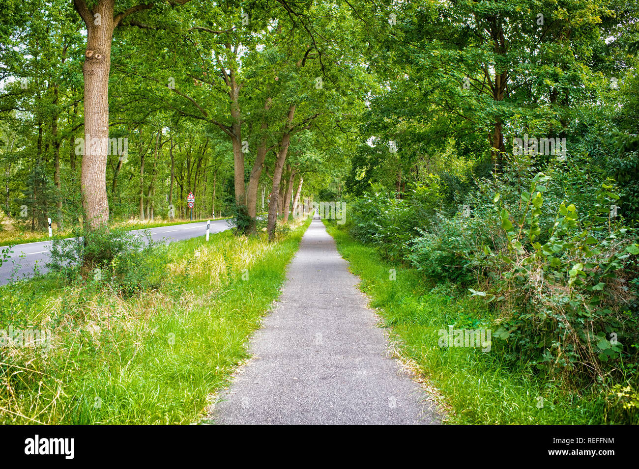 Pedestrian sideway hi-res stock photography and images - Alamy