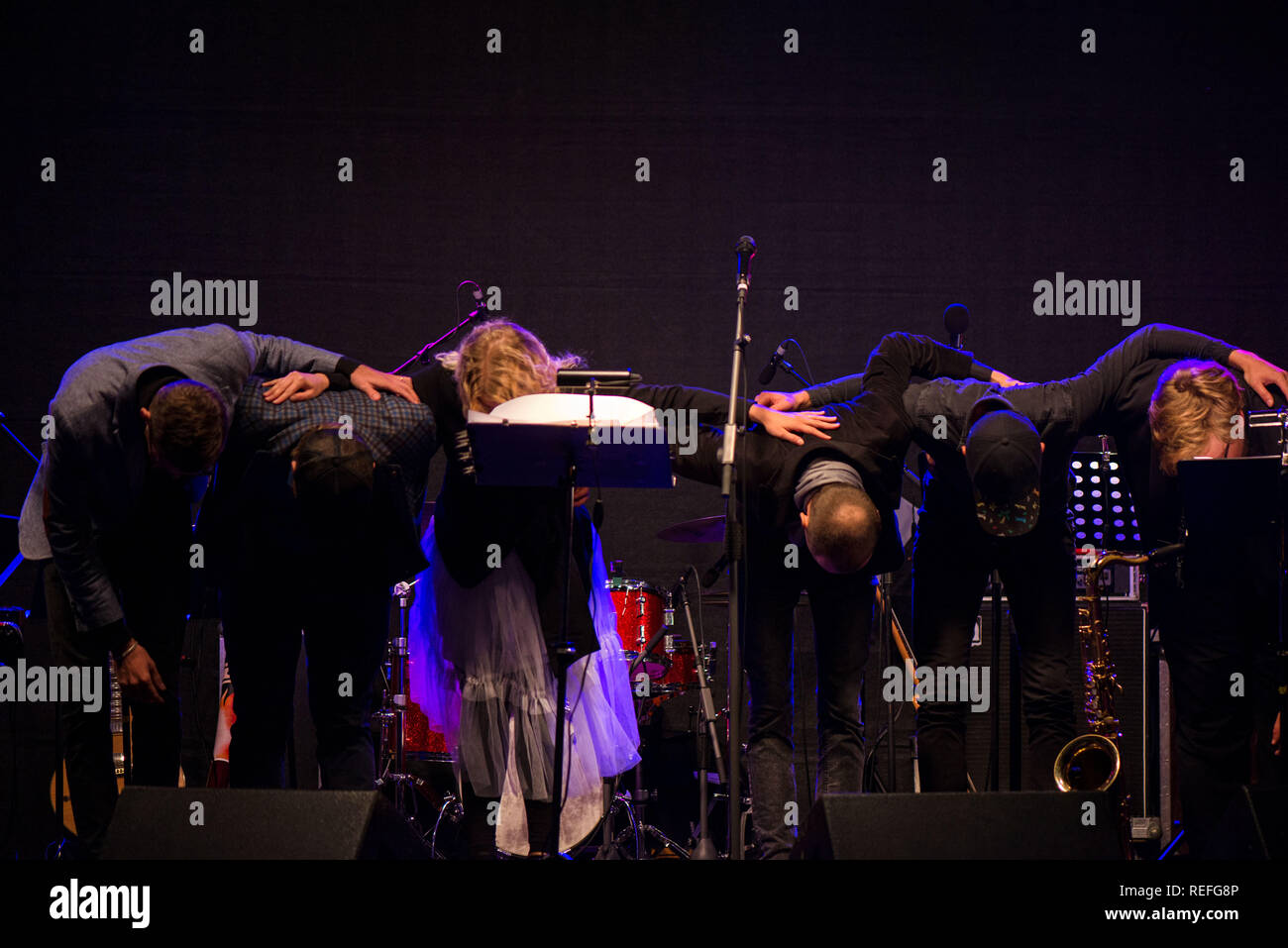 Bow To Audience Stock Photos & Bow To Audience Stock Images - Alamy