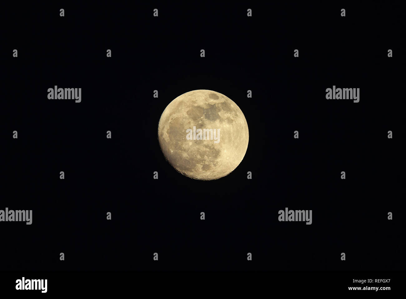 Yellow moon hi-res stock photography and images - Alamy