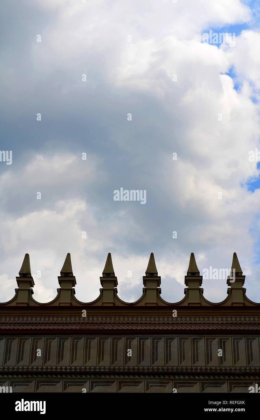 Old castle in park hi-res stock photography and images - Alamy
