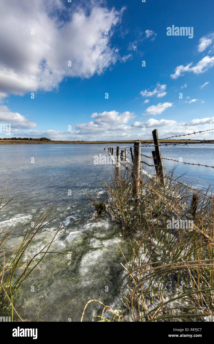 Dozmary pool hi-res stock photography and images - Alamy