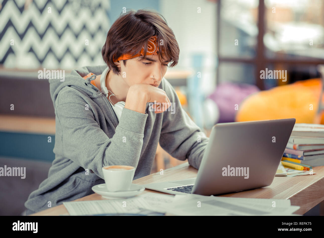 Teenager learning language hi-res stock photography and images - Alamy