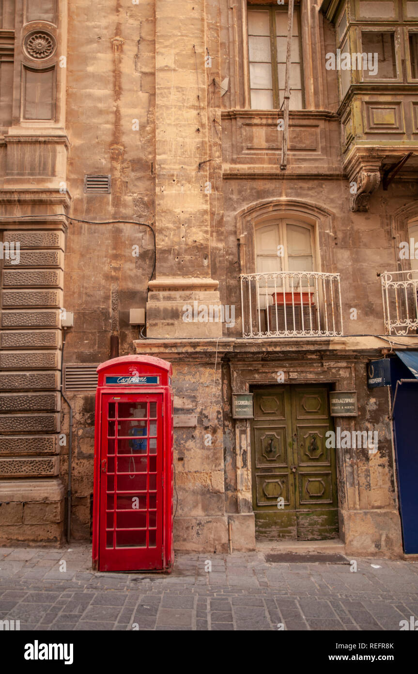 Traditional English red phone box outside a Baroque building in ...