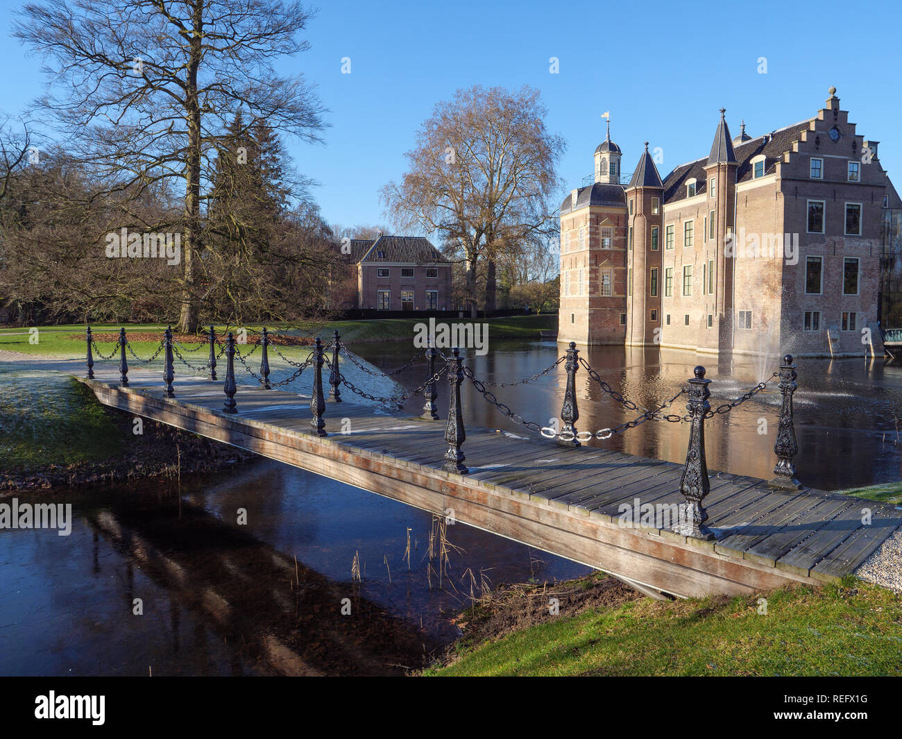 castle of ruurlo in holland Stock Photo - Alamy