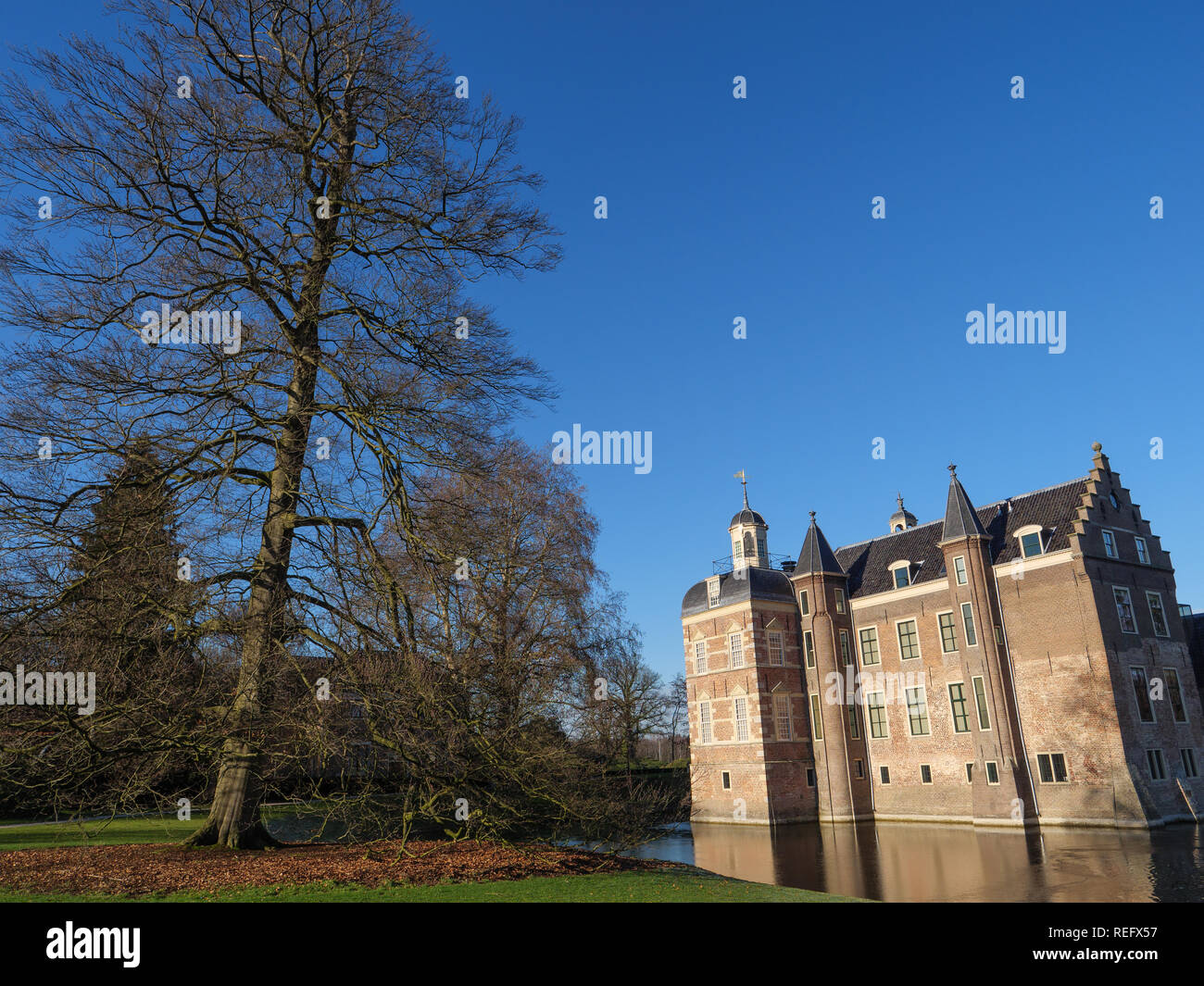 castle of ruurlo in holland Stock Photo - Alamy