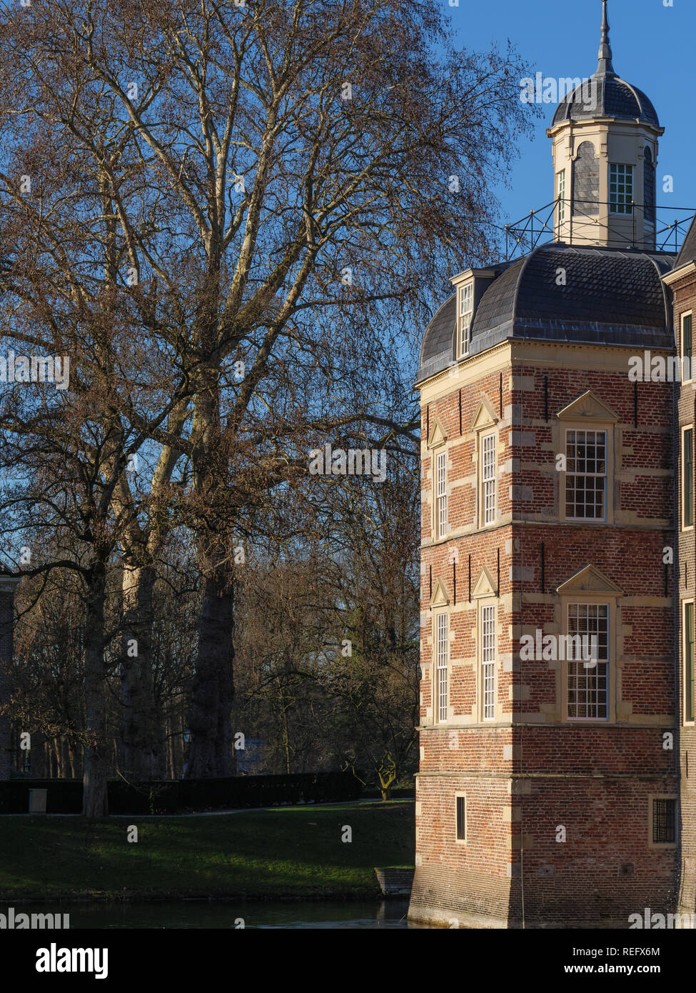 castle of ruurlo in holland Stock Photo - Alamy
