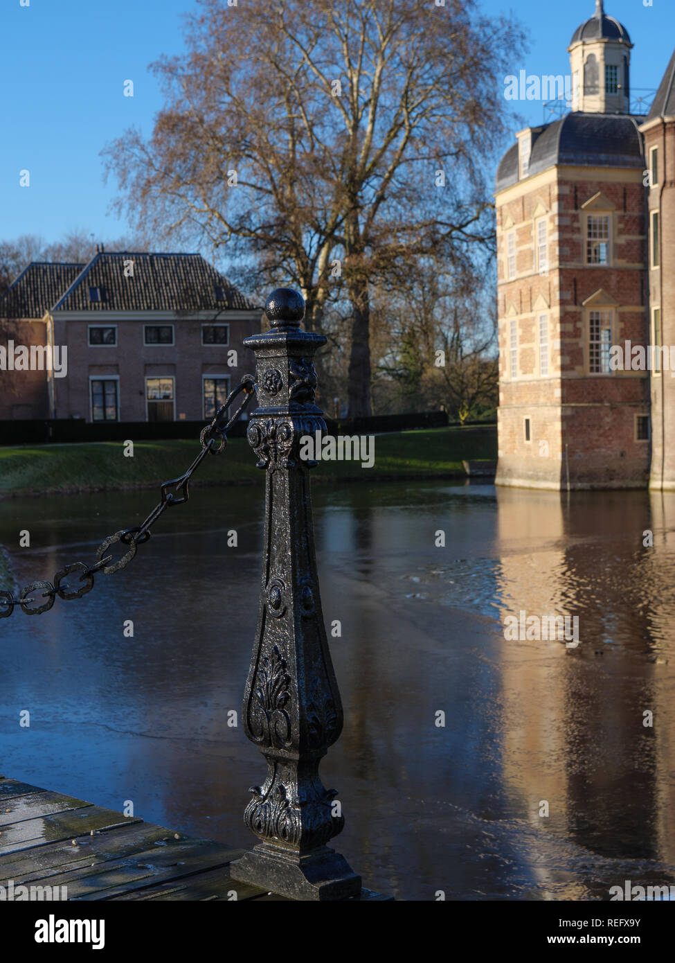 castle of ruurlo in holland Stock Photo - Alamy