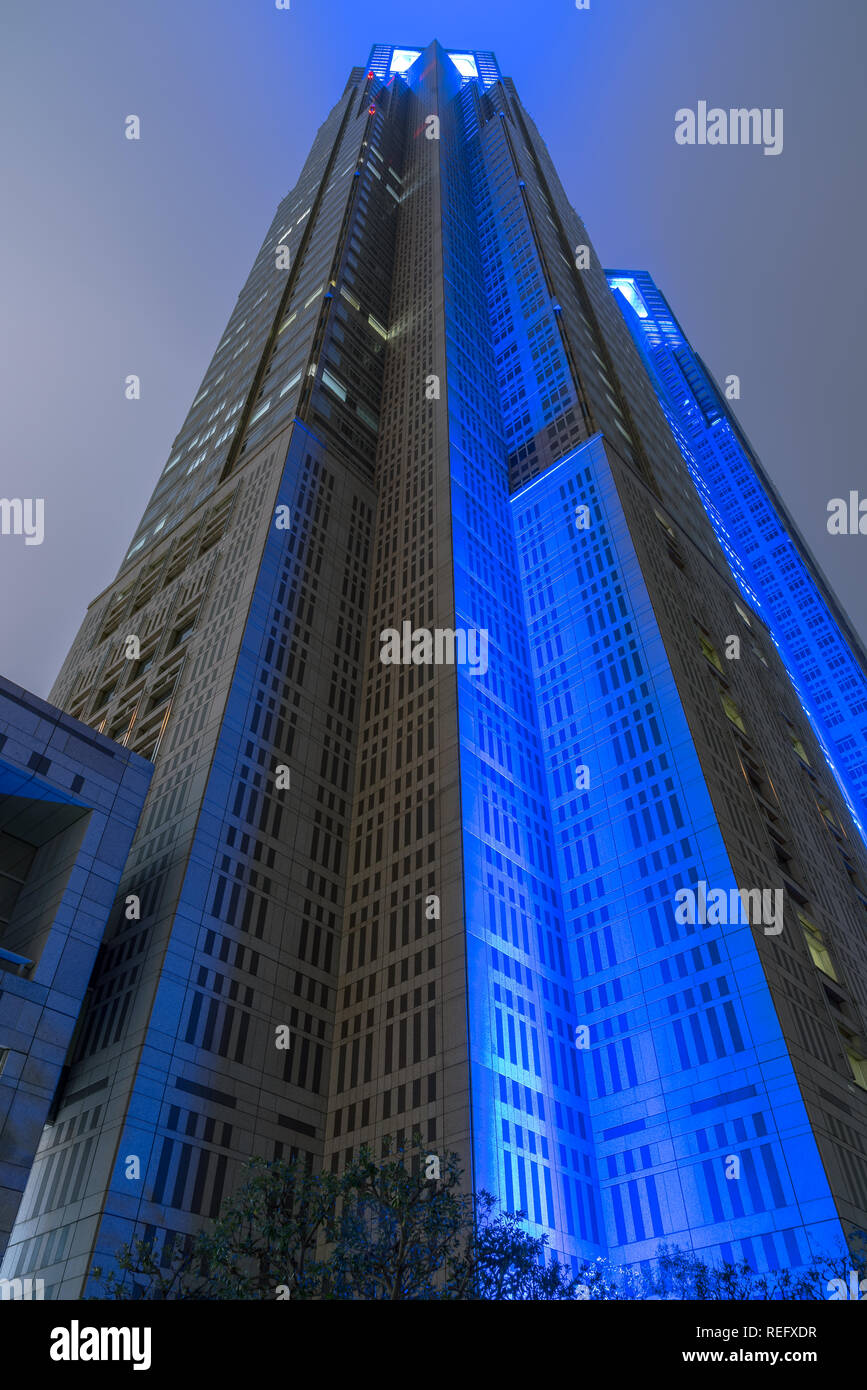 Government building at night hi-res stock photography and images - Alamy
