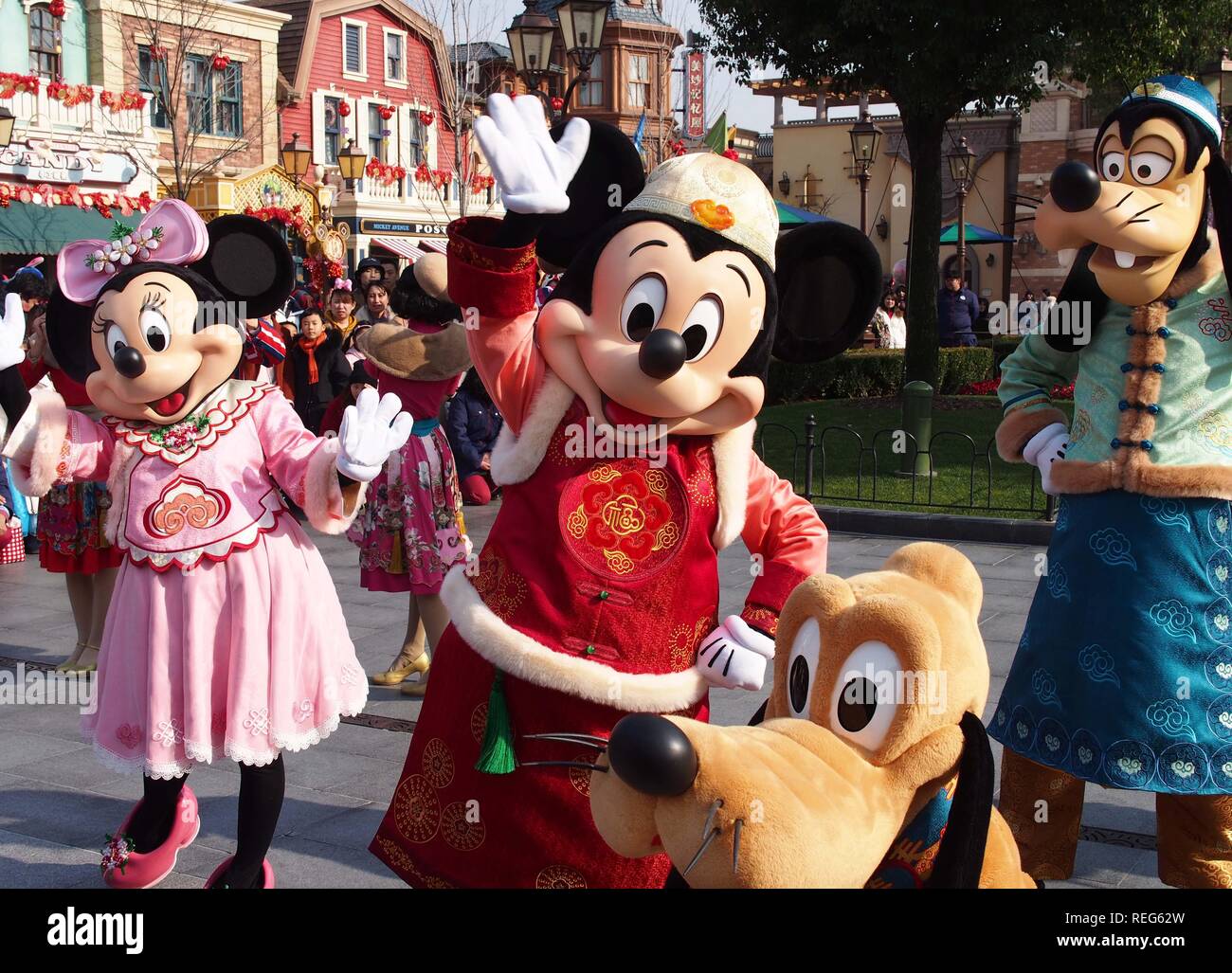 Shanghai, China. 21st Jan, 2019. Disney characters perform at Shanghai ...