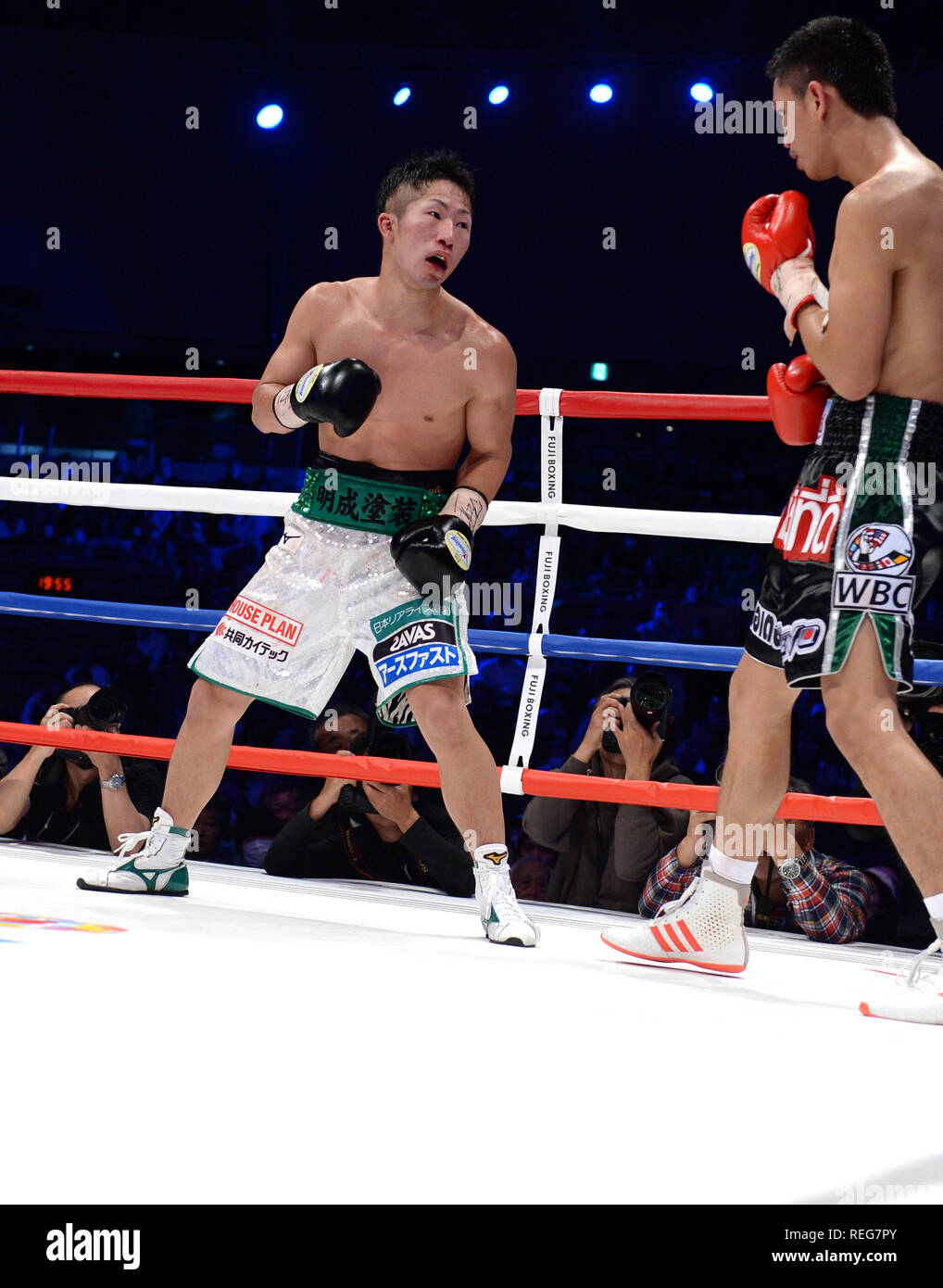 (L-R) Takuma Inoue (JPN), Petch CP Freshmart (THA), DECEMBER 30, 2018 ...