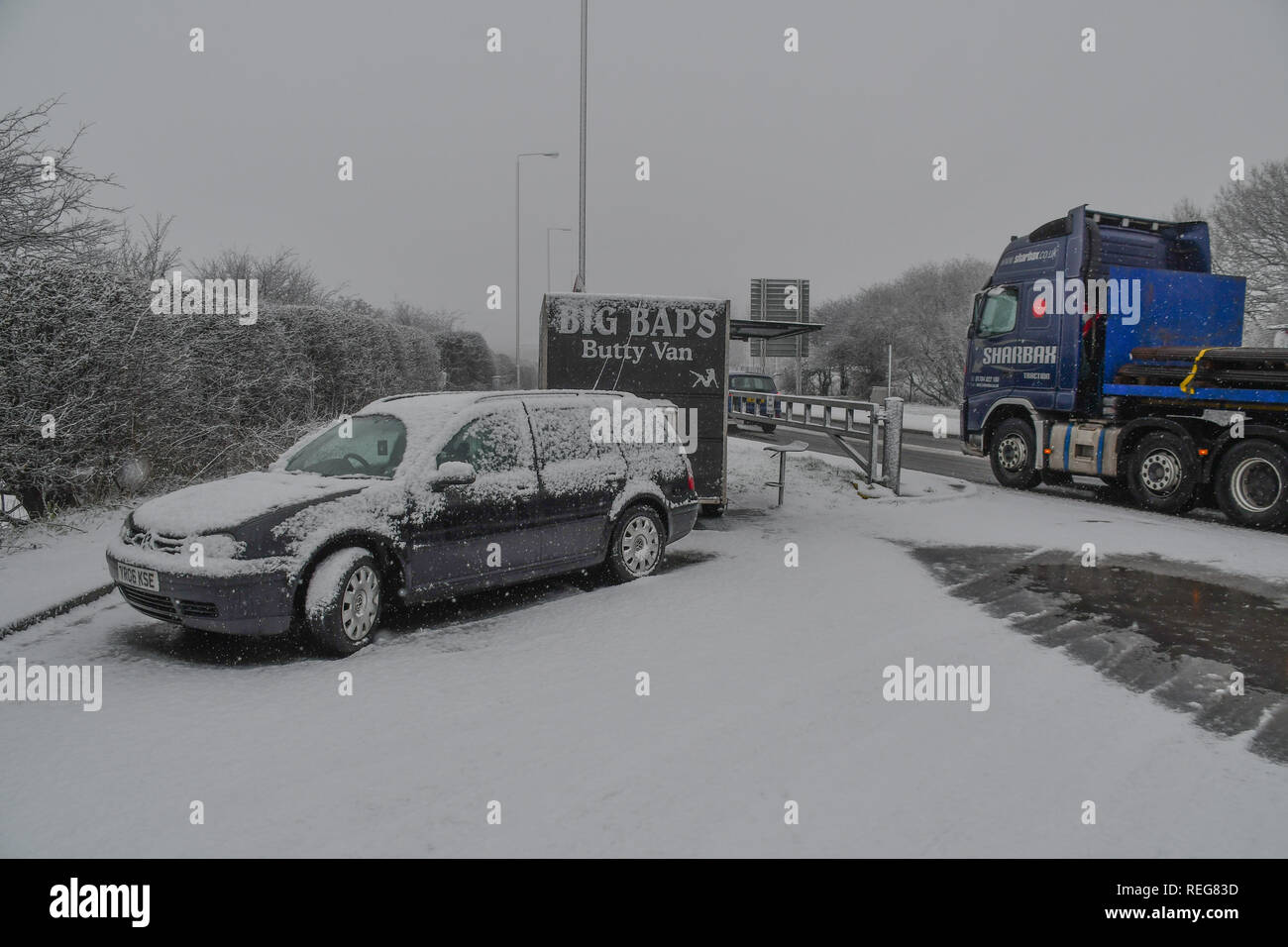 2019 uk weather snow hits manchester derbyshire hi-res stock ...