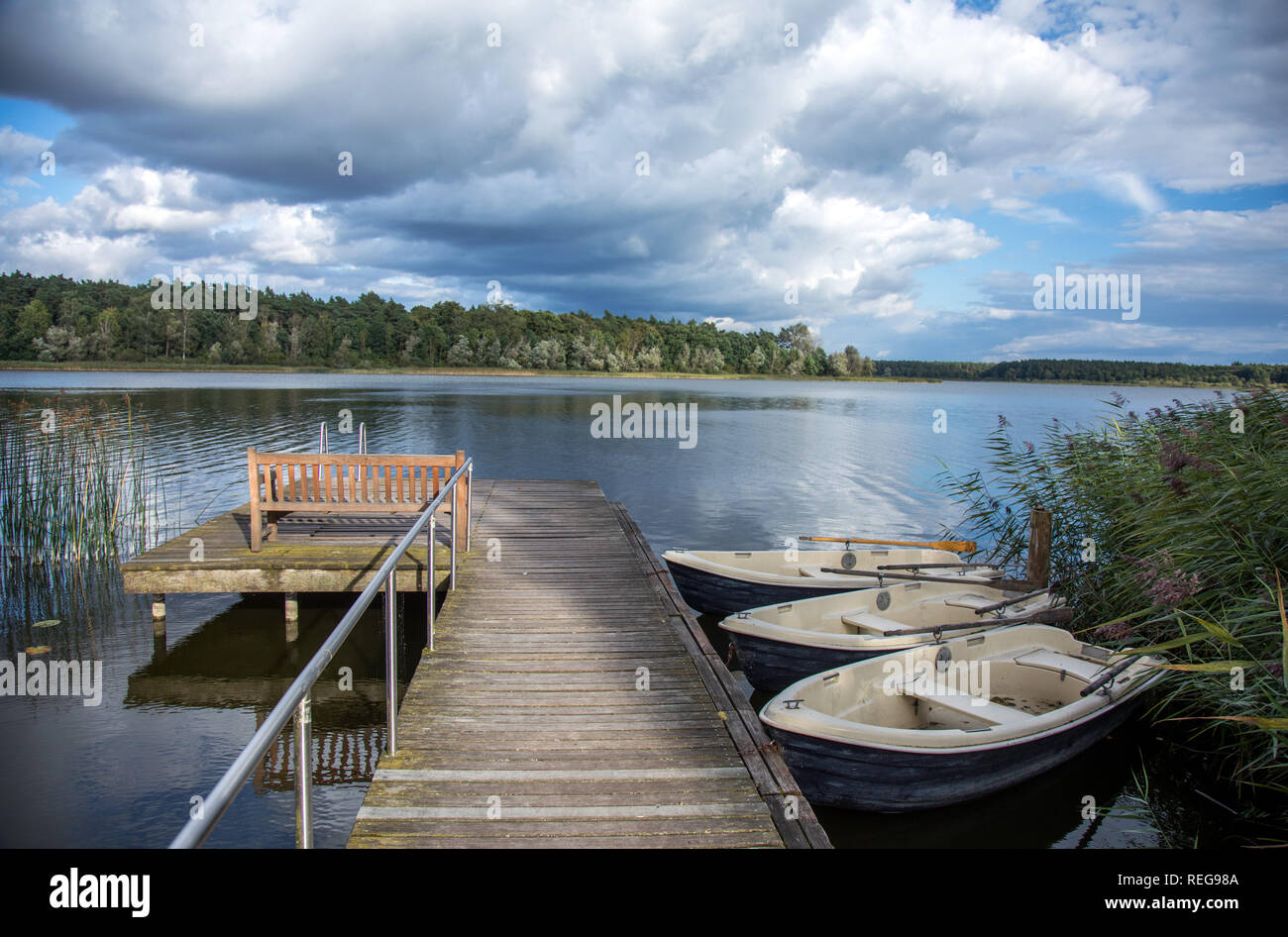 Neukloster, Germany. 07th Sep, 2017. The Neuklostersee with a jetty of ...