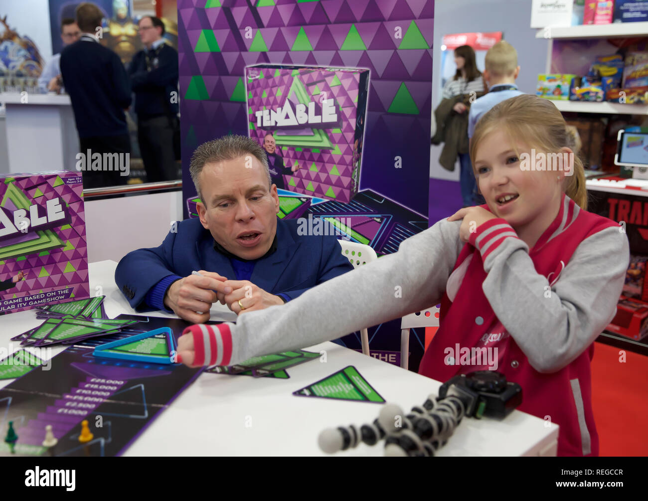 Tenable warwick davis hi-res stock photography and images - Alamy